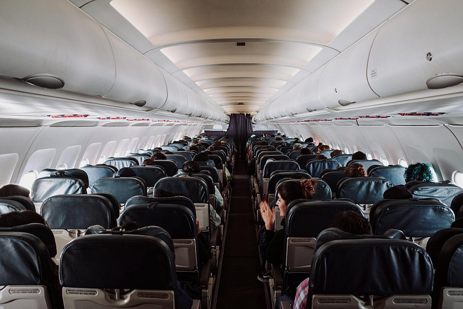 Choosing Your Flight Seat: Complete Traveler's Guide 2026